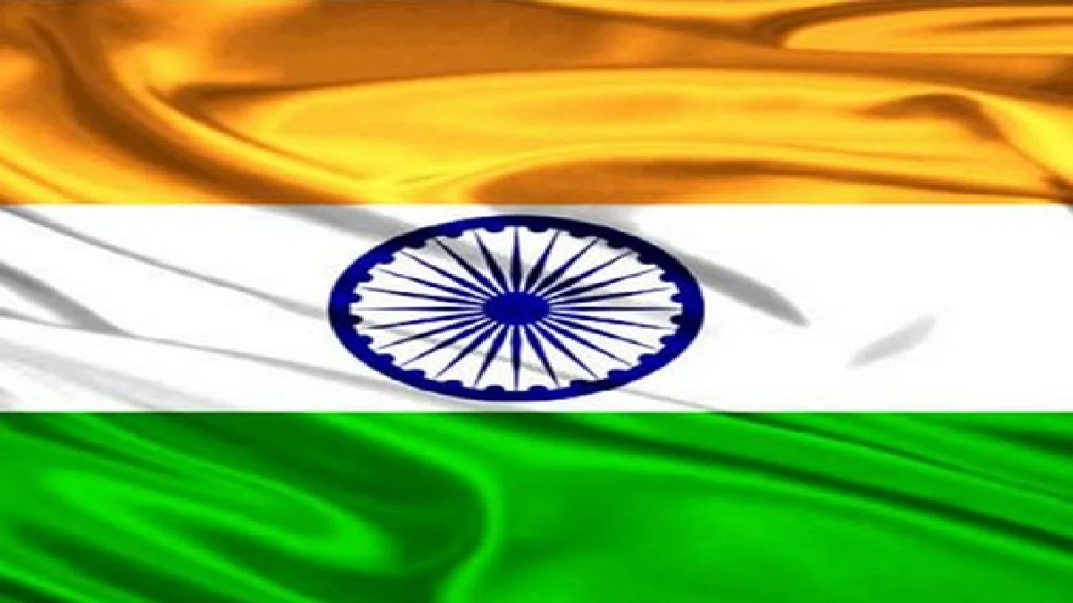 अमेरिकेतील टेक्सास मध्ये तरुणाने भारतीय तिरंगा फाडला, भारतविरोधी घोषणा ...