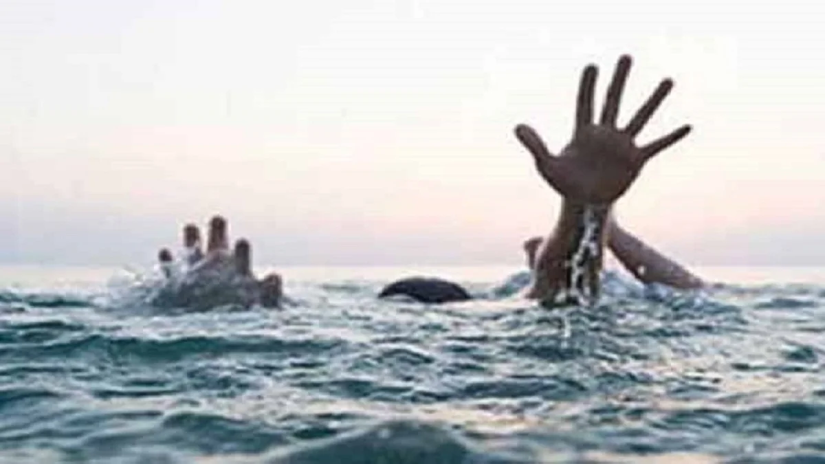 बीड जिल्ह्यातील पुरुषोत्तमपुरी तीर्थक्षेत्री गोदावरी नदीत 50-60 ...
