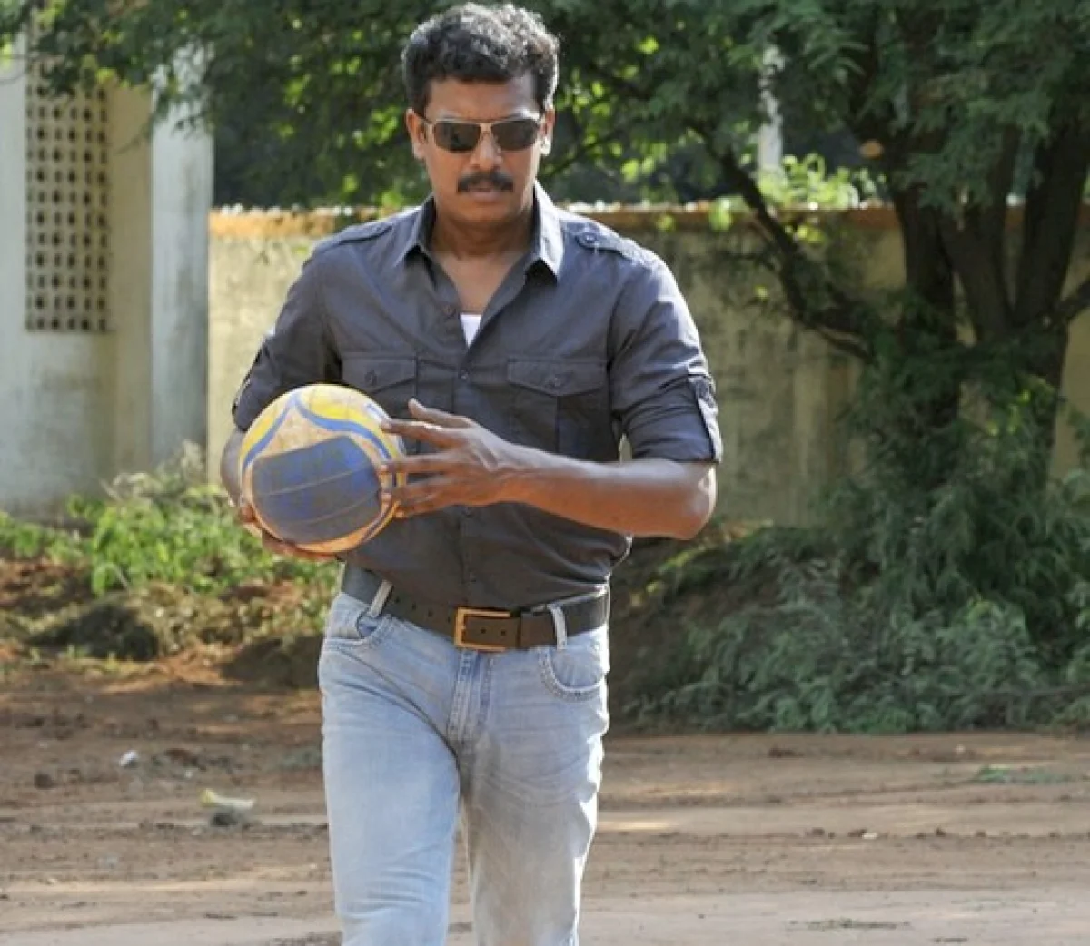 விஷாலின் அண்ணனாக நடிக்கும் சமுத்திரகனி - Samudrakani acting as Vishal's ...