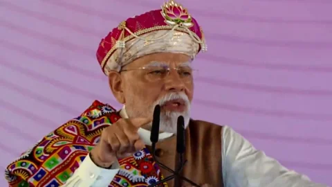 નવરાત્રી પર પીએમ મોદીએ દેવી બ્રહ્મચારિણીની સ્તુતિ કરી, આદિત્ય ગઢવીની ...