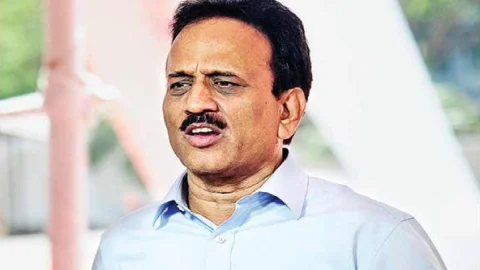 मंत्री गिरीश महाजन यांनी गणेश विसर्जन मिरवणुकीत दाखवली वेगळीच शैली ...