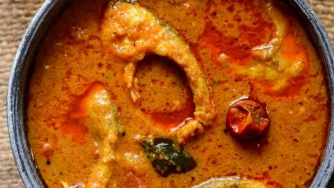 கிராமத்து ஸ்டைலில் நாவூறும் மீன் குழம்பு செய்ய !! - Make Tasty Meen ...