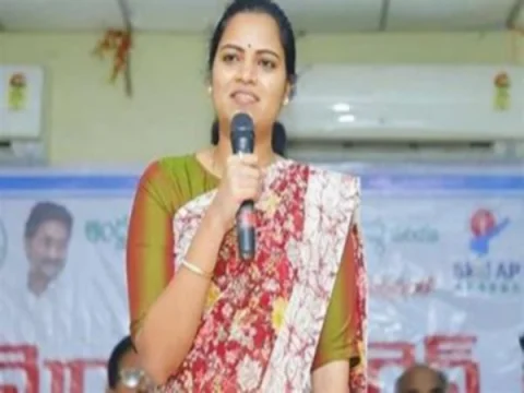 Rajini: ఎంపీ లావు కృష్ణ దేవ రాయలకు పూర్తి వడ్డీతో తిరిగి చెల్లిస్తాను ...