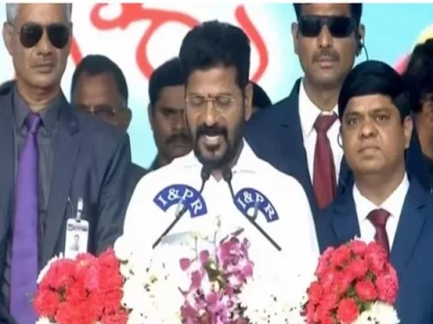 ఎనుముల రేవంత్ రెడ్డి అనే నేను.. రేవంత్ రెడ్డి ప్రమాణ స్వీకారం - Revanth ...
