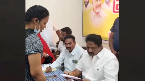 అరవ శ్రీధర్ నాకు అన్యాయం చేసాడు: తెదేపా ప్రజాదర్బారులో బాధితురాలు ...