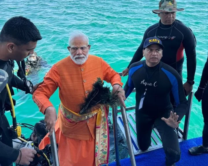 पीएम मोदी ने की स्कूबा डाइविंग, समंदर में डूबी द्वारिका के किए दर्शन ...