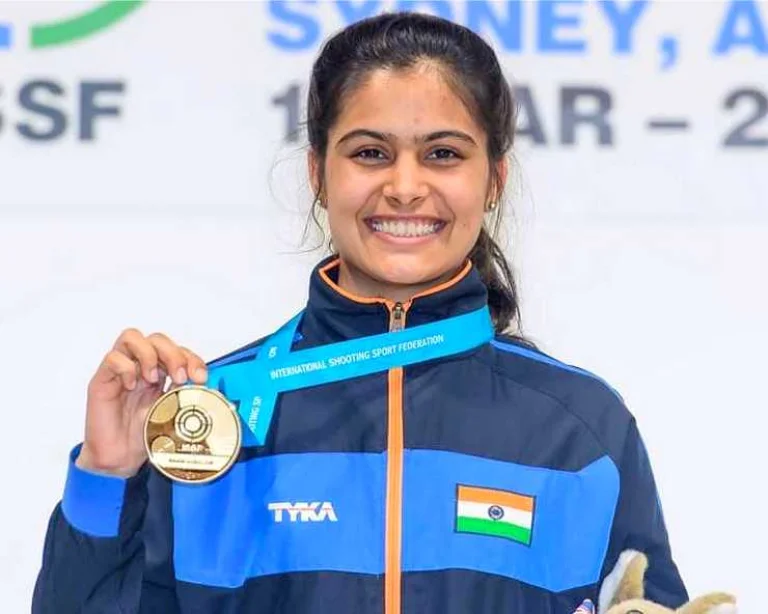 वादानंतर नेमबाज मनू भाकरला अखेर खेलरत्न मिळाला - Shooter Manu Bhaker ...