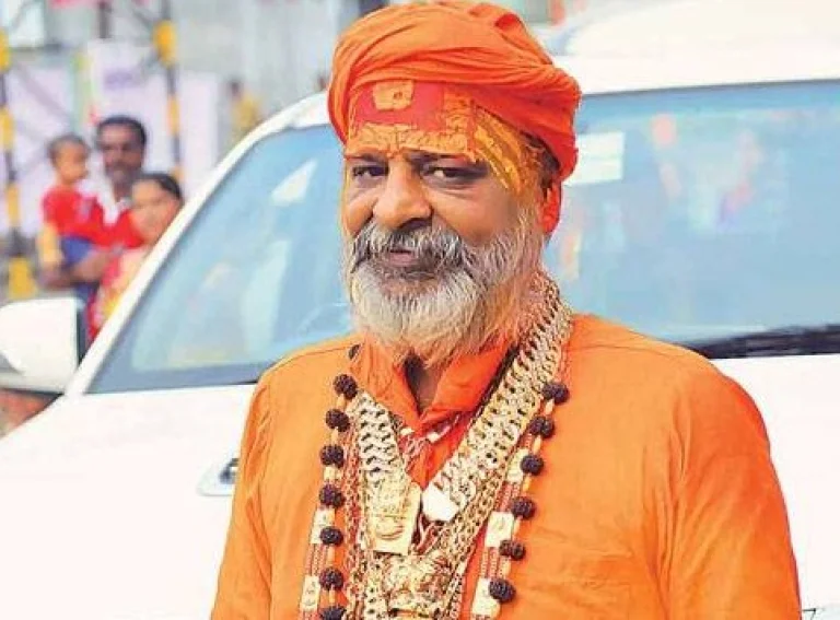 நகை கடையாக வலம் வரும் சாமியார் : பாதுகாப்பு கேட்டு மனு - Golden baba ...