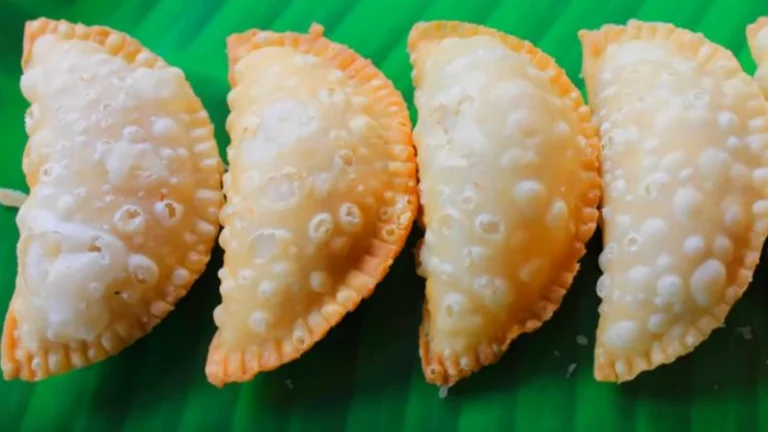 சுவையான இனிப்பு சோமாஸ் செய்வது எப்படி...? - How to make delicious Sweet ...