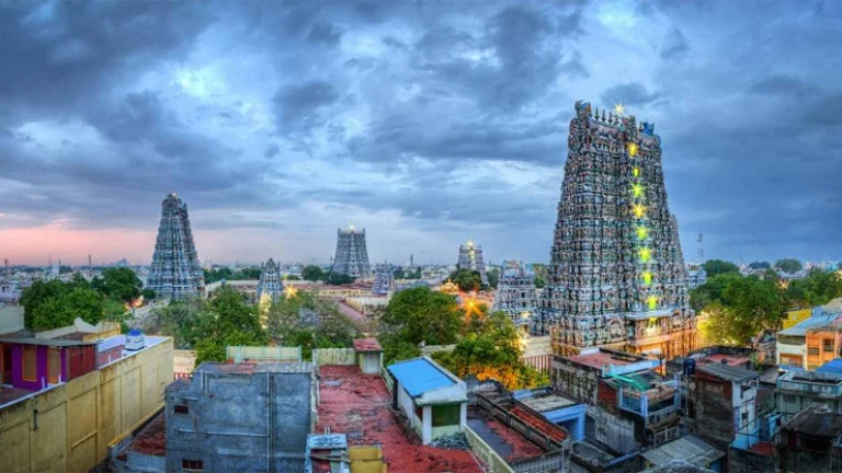 17 ஆண்டுகளுக்கு பின் மதுரை மீனாட்சி அம்மன் கோவில் கும்பாபிஷேகம் ...