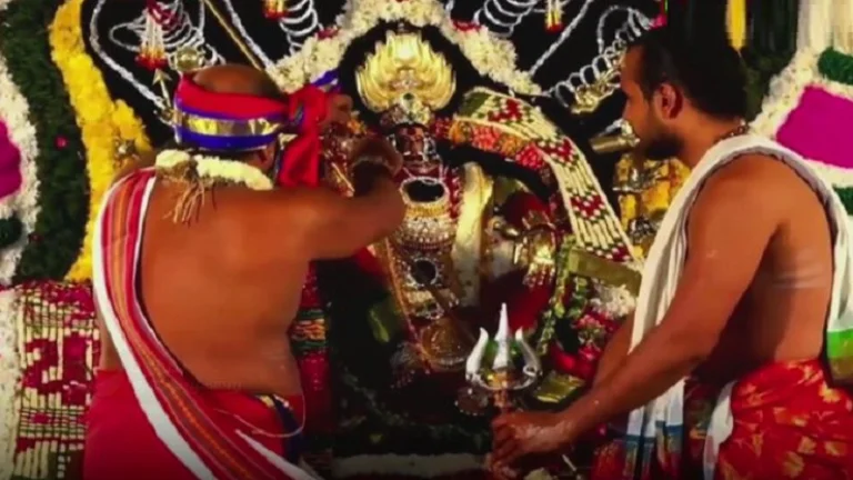 கொடியேற்றத்துடன் தொடங்கியது குலசை தசரா திருவிழா! - The Kulasai Dussehra ...